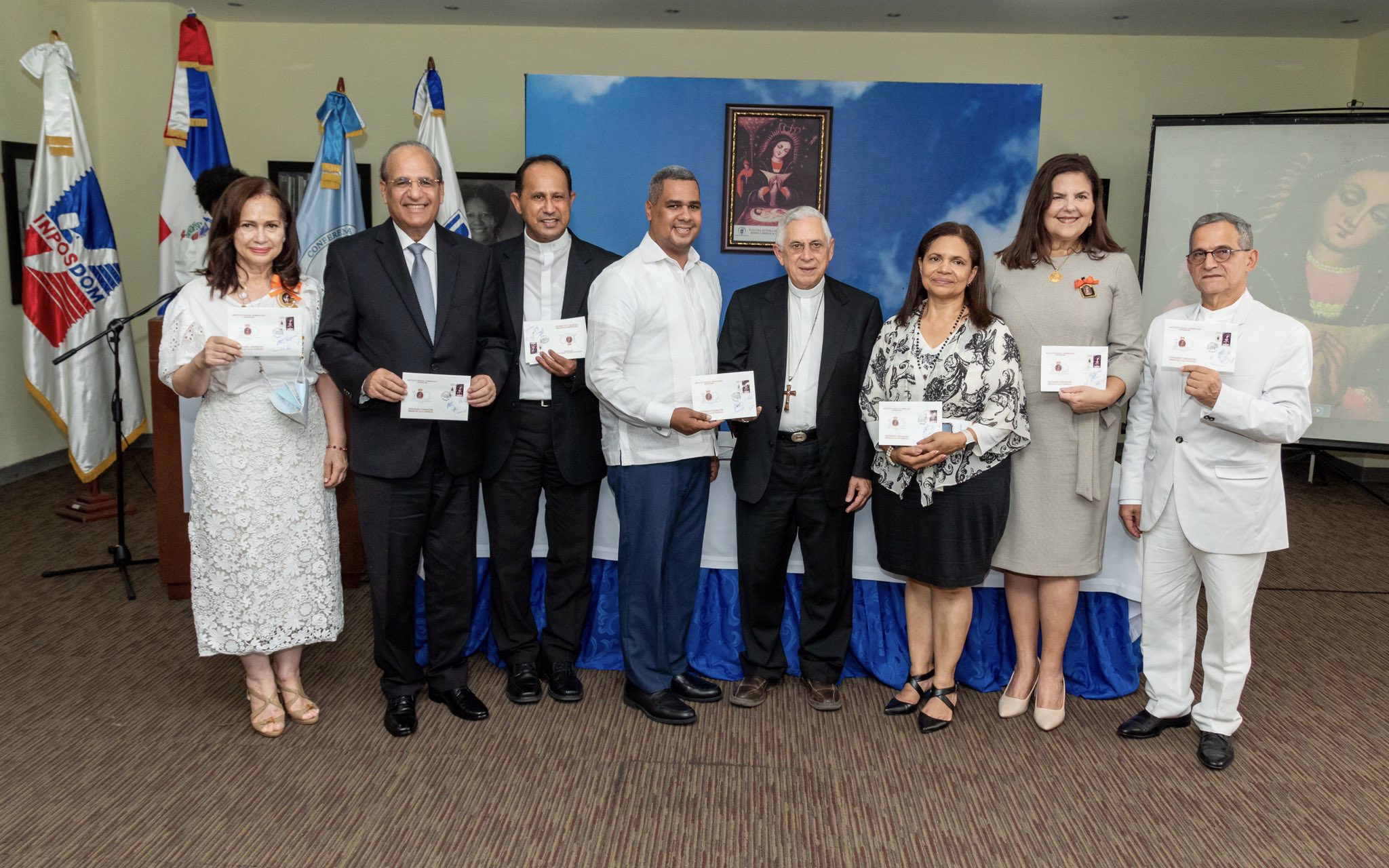 Ponen a circular sello postal con imagen de la Virgen de la Altagracia