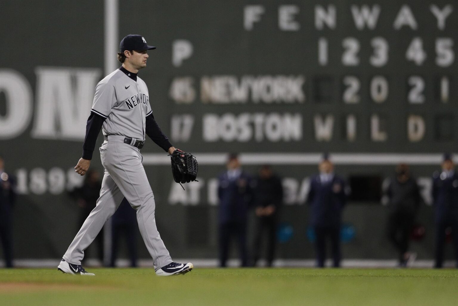Gerrit Cole domina a Cleveland y Yankees fuerzan el quinto juego