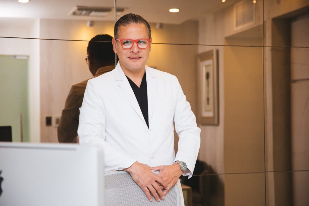 Doctor Julio A. Sicard, el cirujano plástico que ha devuelto el bienestar