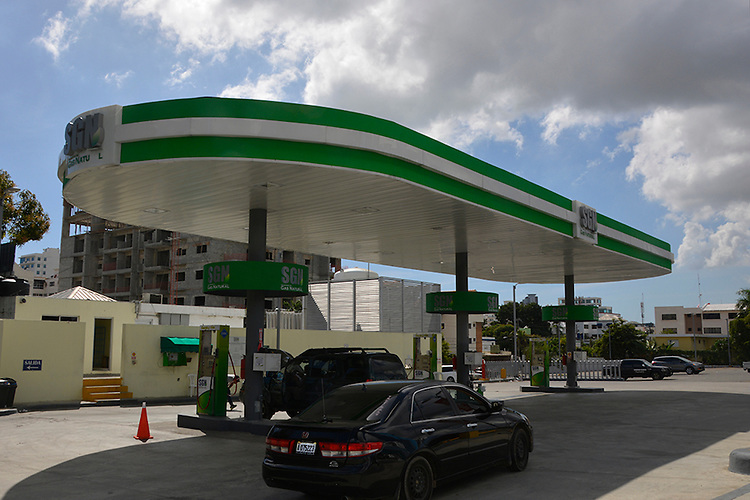 Desabastecimiento de gas natural y aumento provoca largas filas Desabastecimiento de gas natural y aumento provoca largas filas