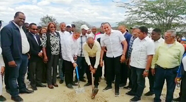 Inician construcción de multiuso en la comunidad La Rancha de El Cercado