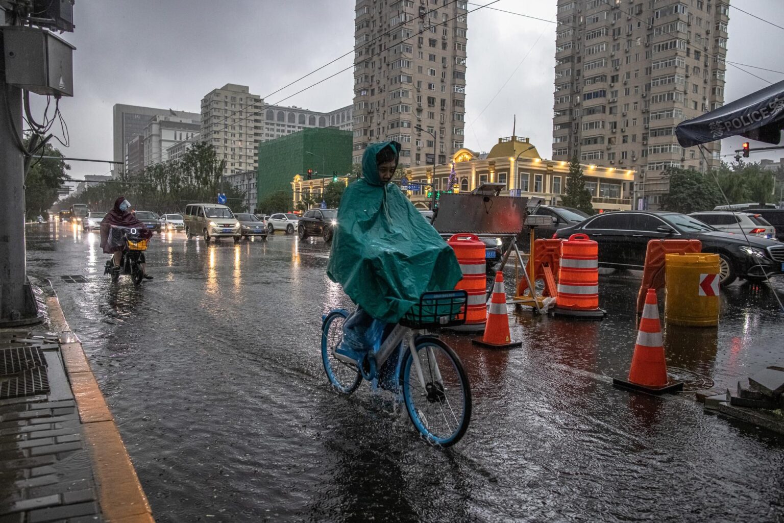 China en alerta roja por lluvias torrenciales y altas temperaturas