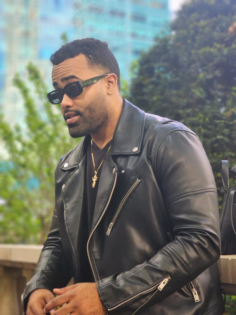 Karlos Rosé llena de sentimientos con “Ya no me muero por nadie”