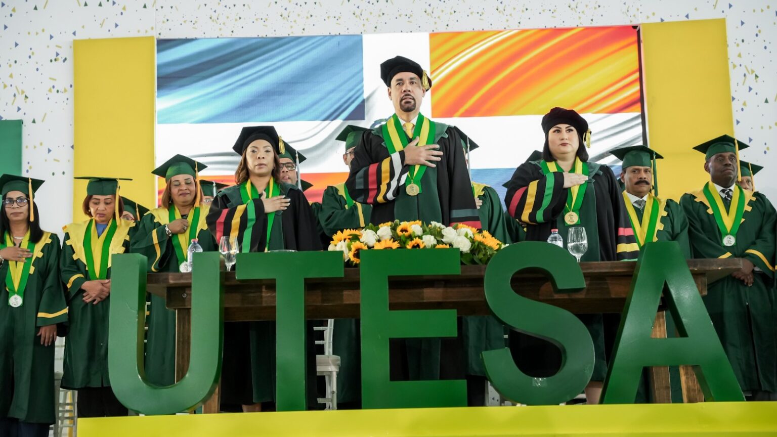 UTESA entrega a la sociedad dominicana a 940 nuevos profesionales