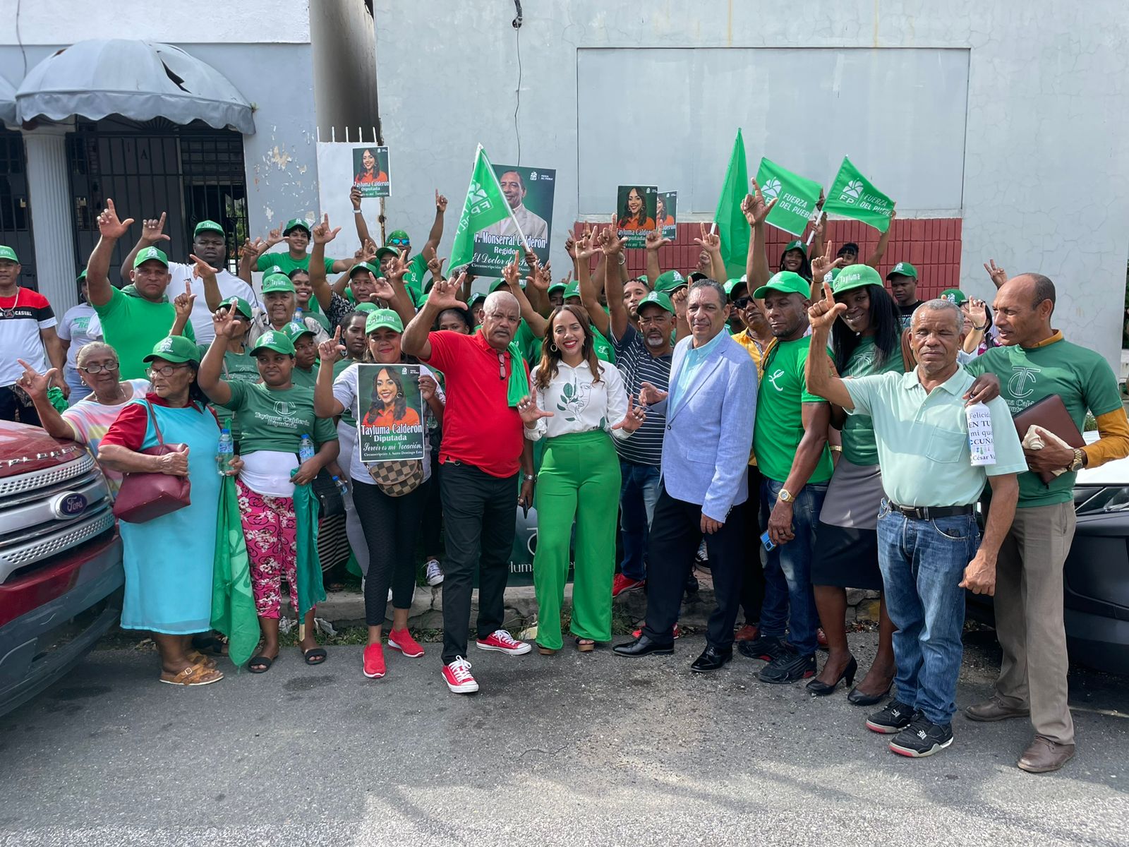 Tayluma Calderón se inscribe como precandidata a diputada