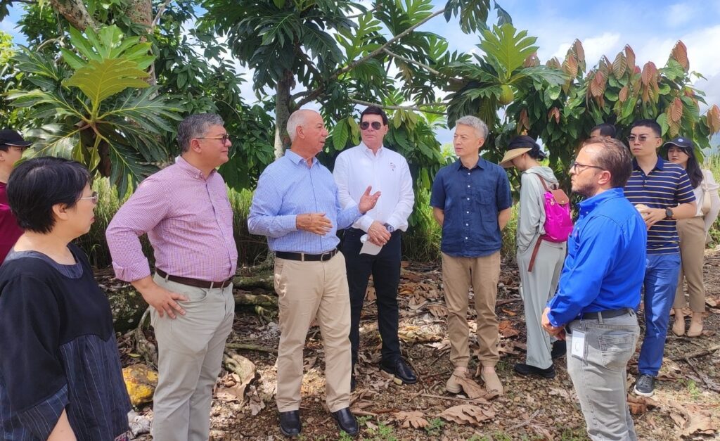 Embajador de China muestra interés por sector agroindustrial