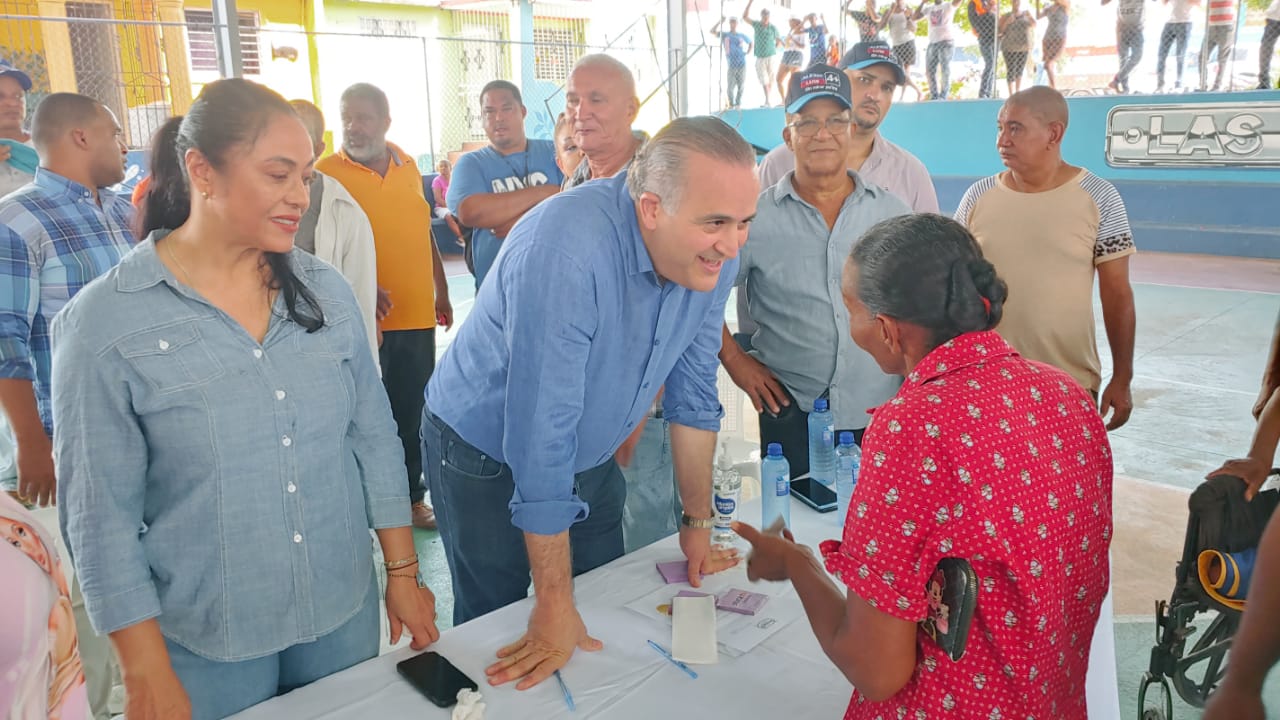 Alexis Victoria lleva el programa "Alexis con el Pueblo" en Nagua