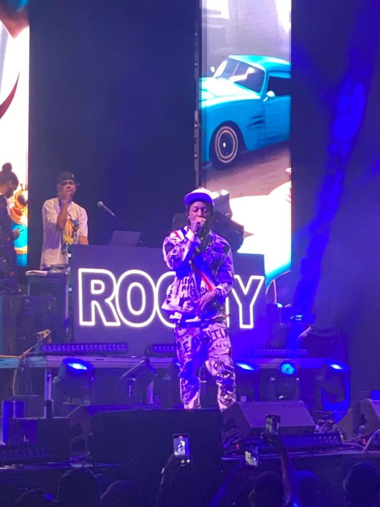 Rochy RD deja buena impresión en el Palacio de los Deportes