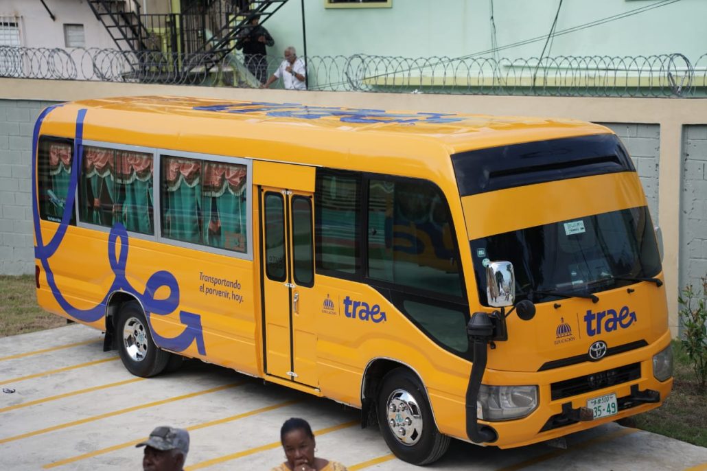 MINERD inicia nuevas rutas de transporte escolar en el Gran SD