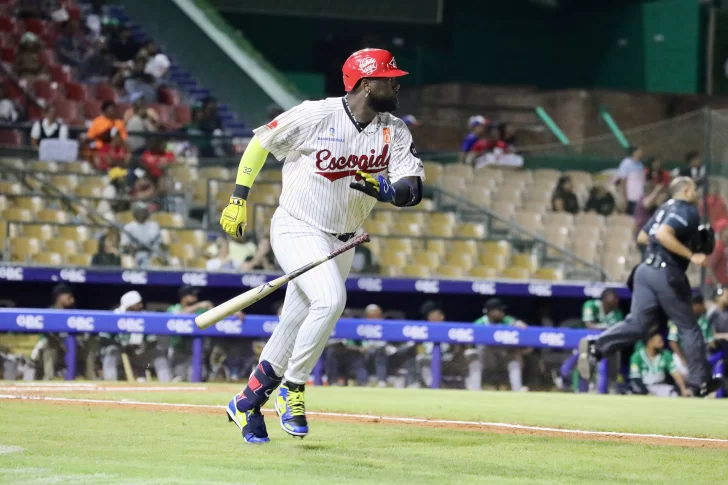 Franmil Reyes conecta el cuadrangular de mayor distancia
