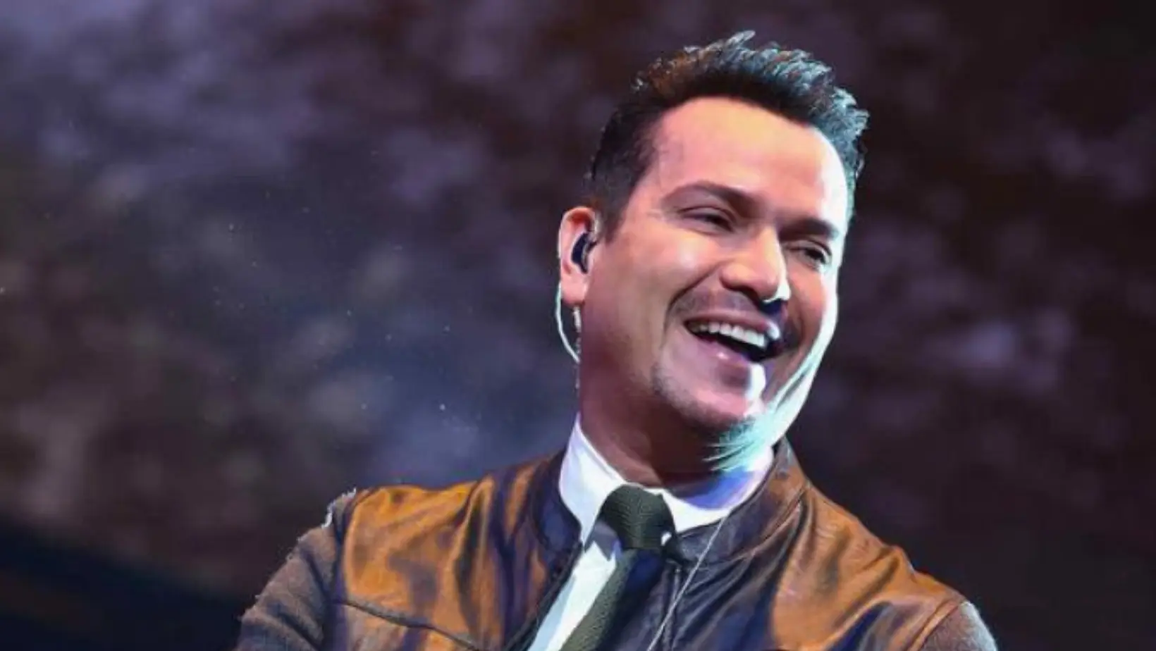 Víctor Manuelle presenta un doble álbum que recorre los 30 éxitos