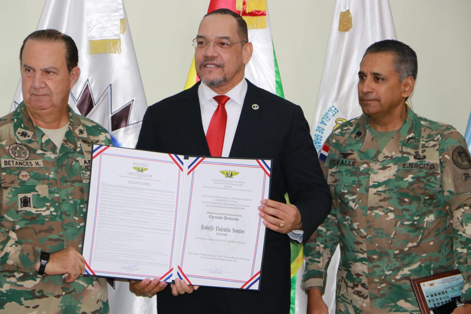 Universidad FF. AA. reconoce aportes de Rodolfo Valentín