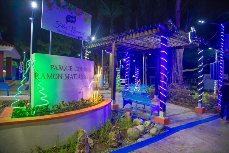 Entregan remozado el emblemático Parque Central de Villa Mella