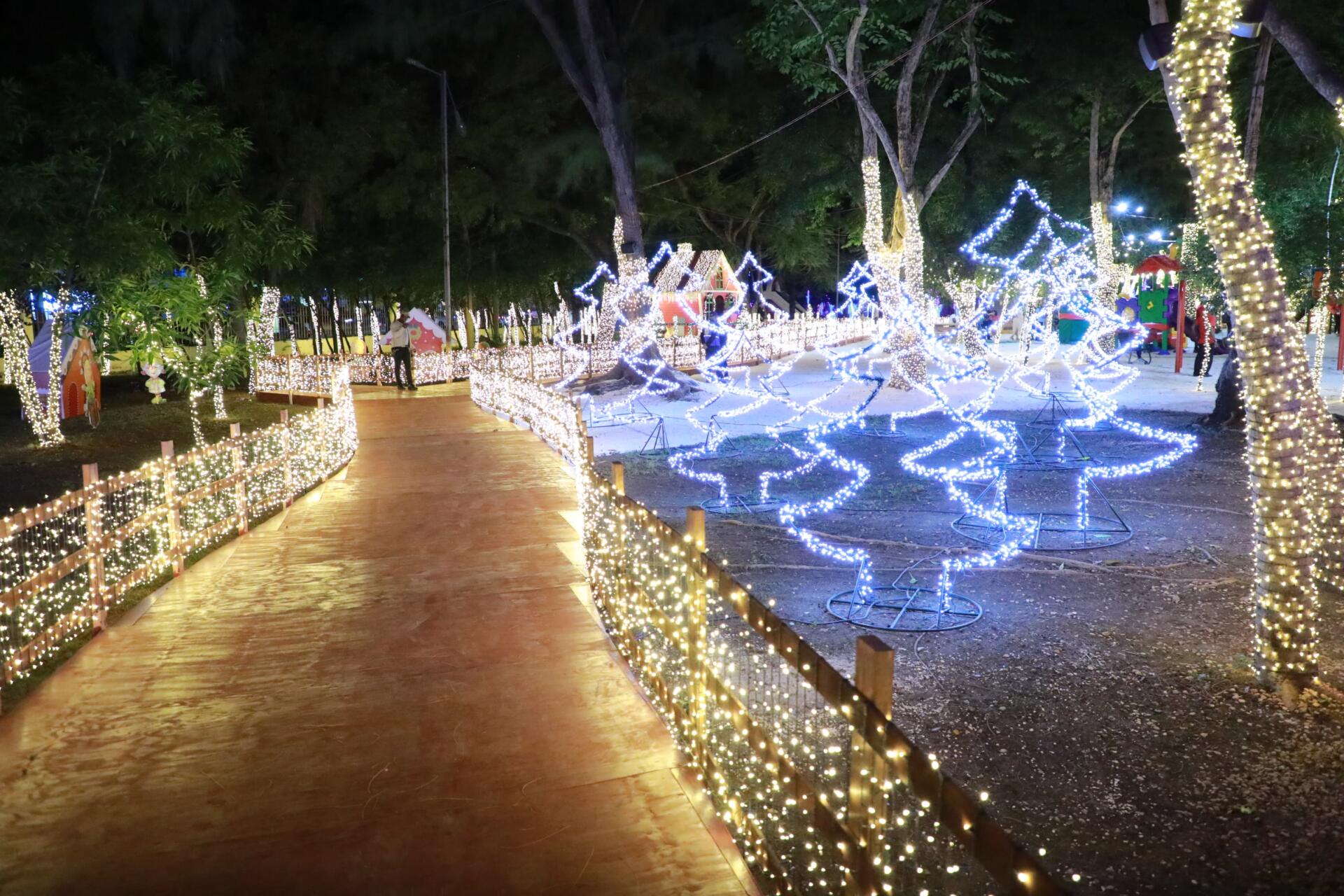Inauguran Villa Navidad en los jardines del Palacio de los Deportes