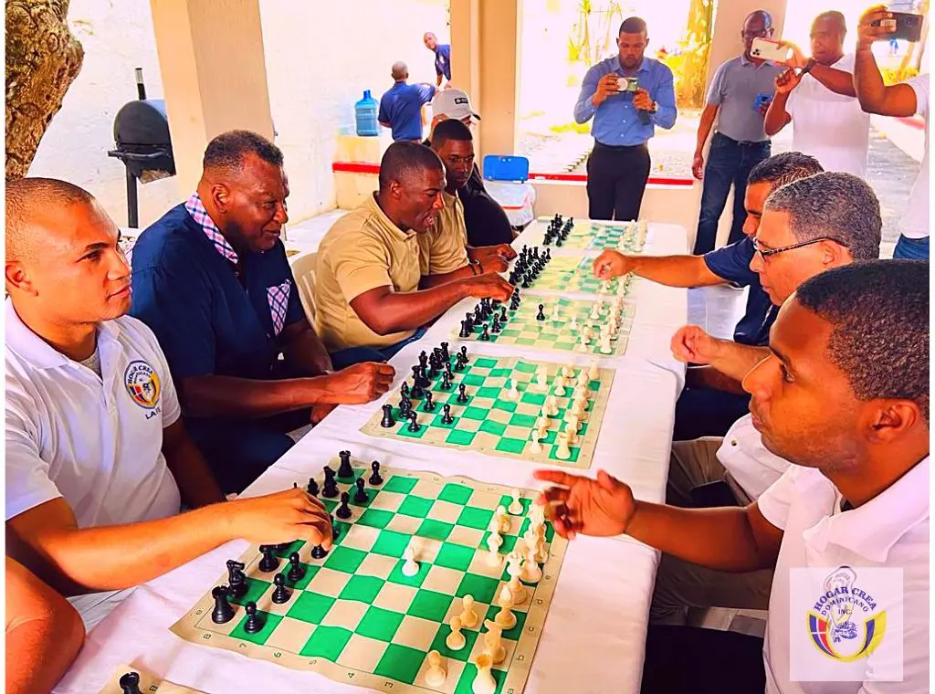 Hogar Crea celebra Día de Reyes con actividad recreativa