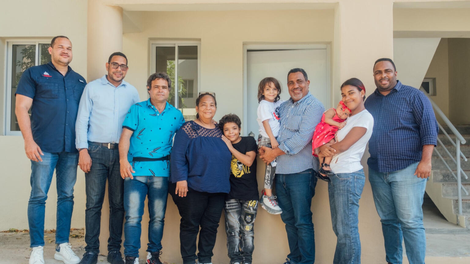 Mived entrega 12 apartamentos en sector Invivienda