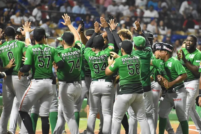 Estrellas Orientales avanzan a la final y Tigres del Licey a un paso
