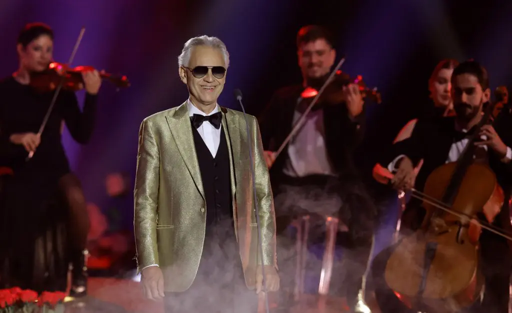 Andrea Bocelli brilló en un Estadio Olímpico repleto de aficionados
