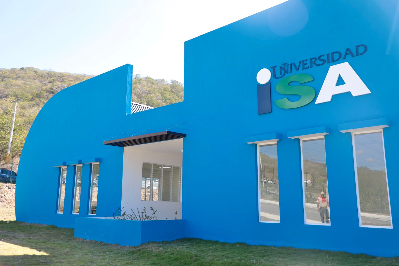 Abinader inaugura recinto de la Universidad ISA en Bohechio