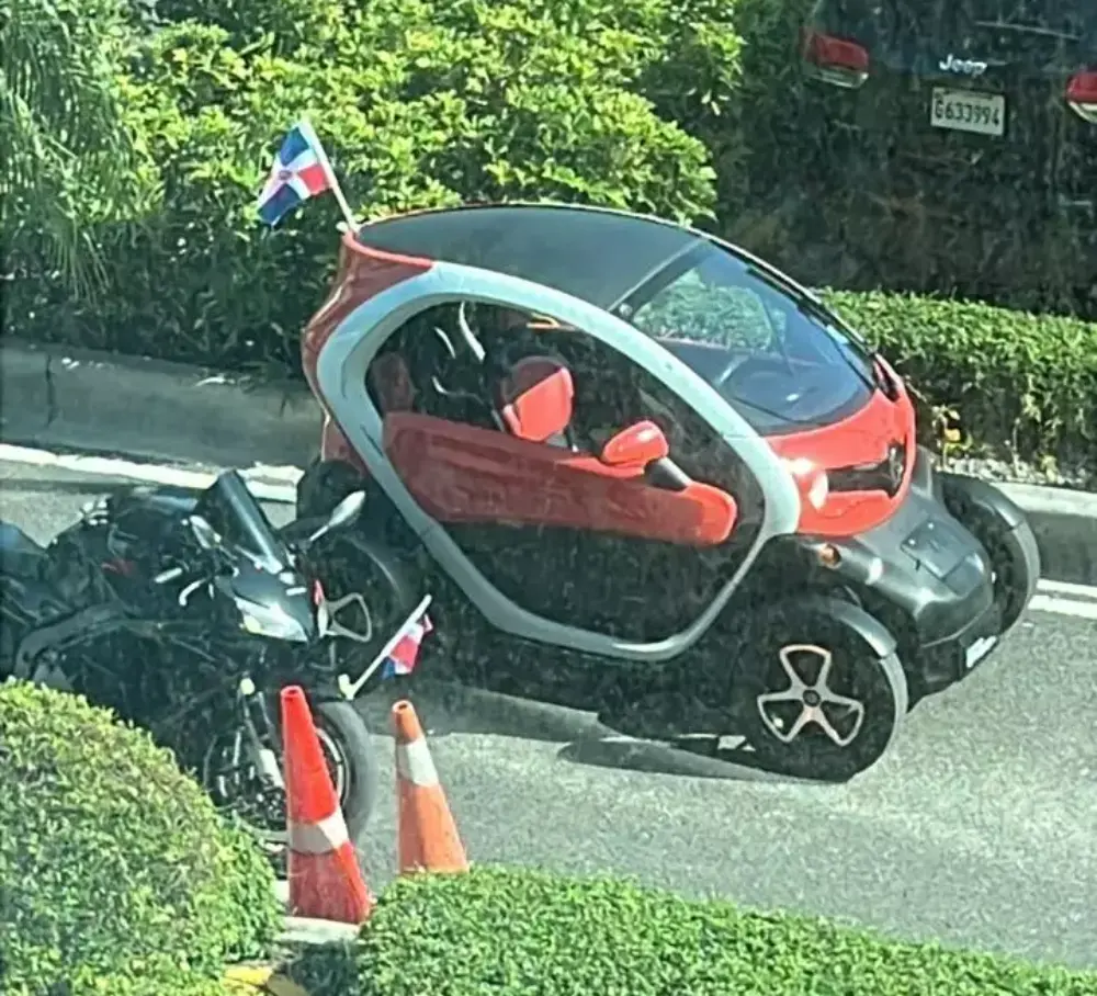 El "Dio-Móvil": el carro eléctrico de Dio Astacio en su juramentación