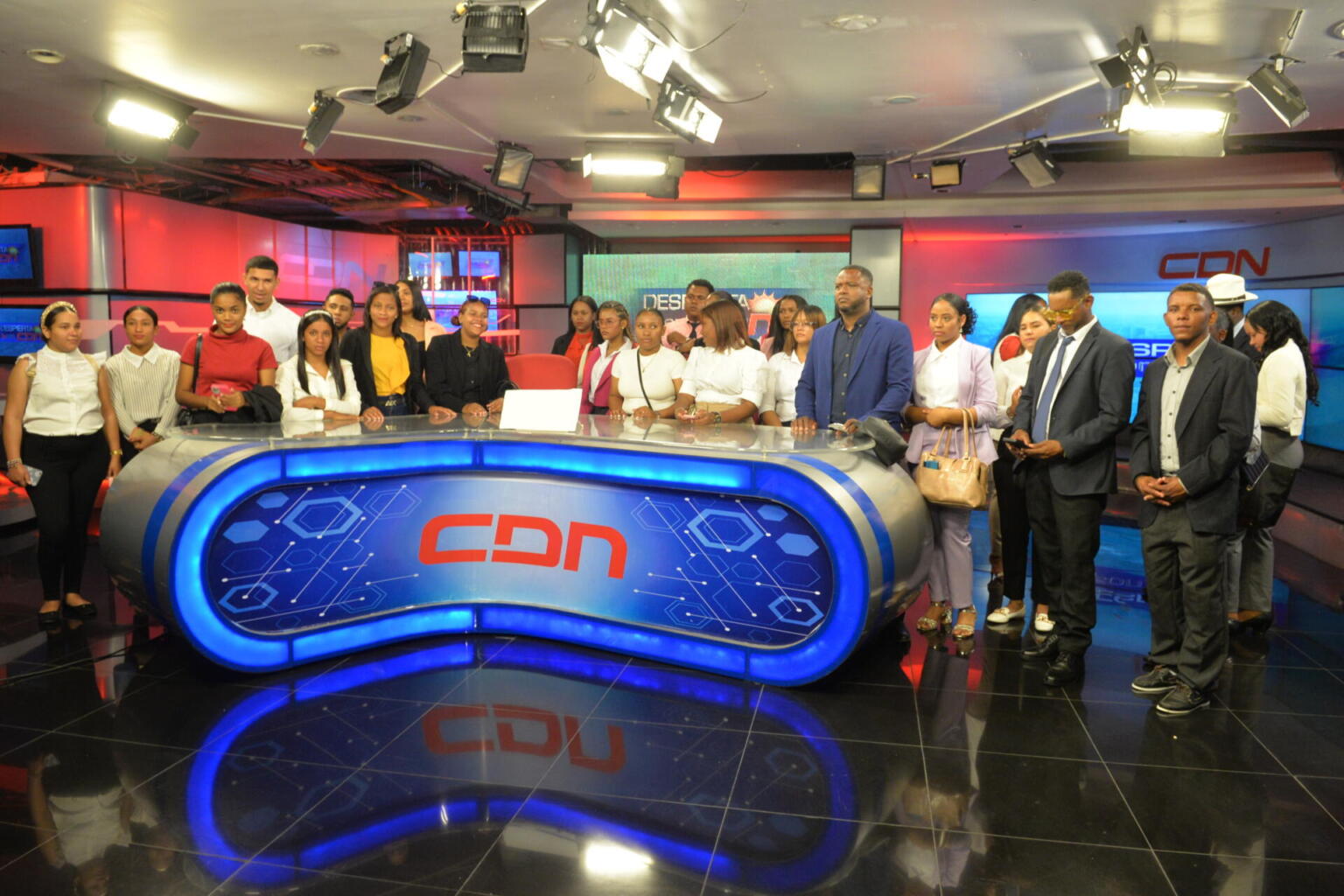 Estudiantes de Utesur visitan Multimedios del Caribe