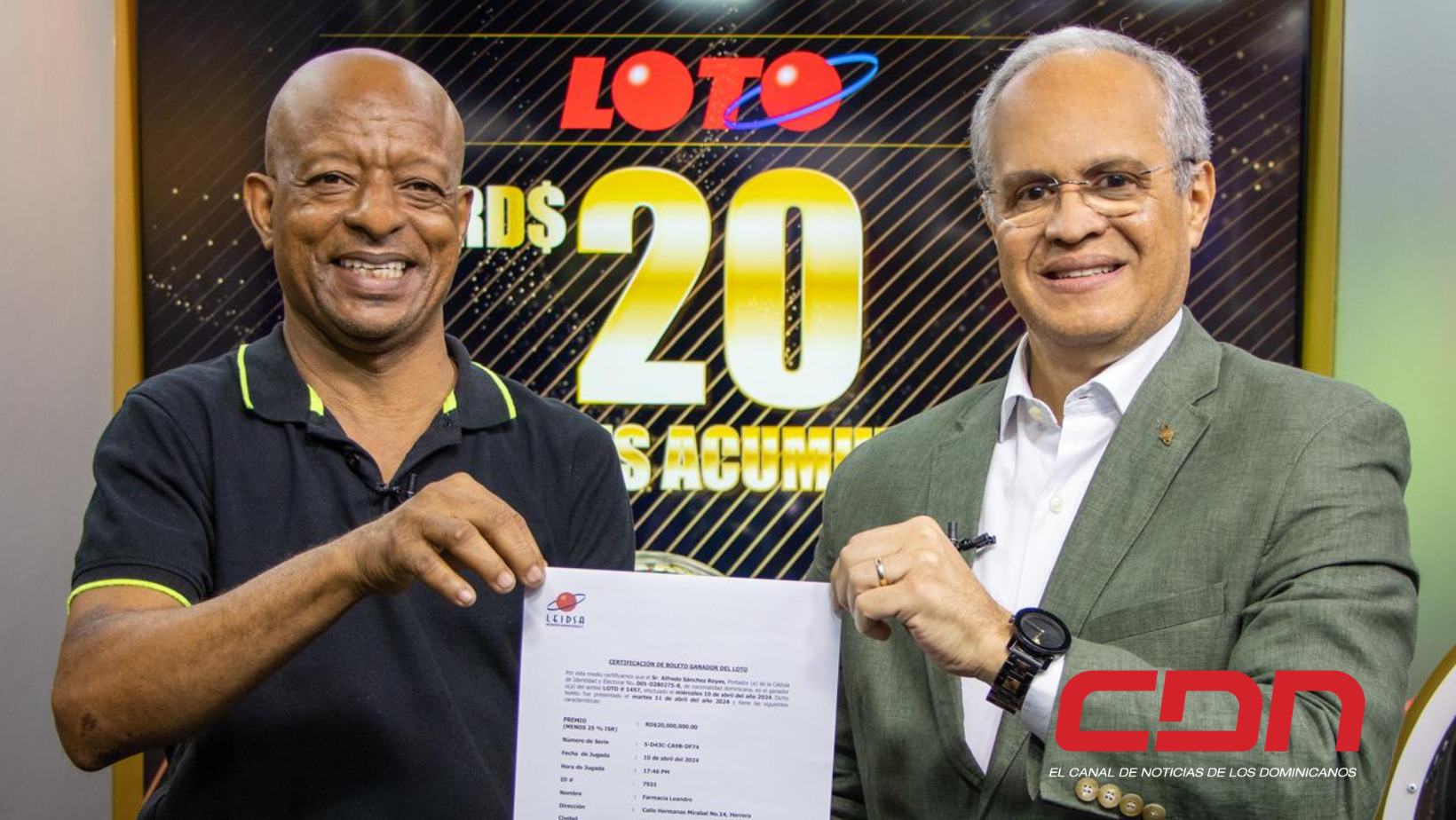 Leidsa entrega certificado a empleado ganador de 20 millones