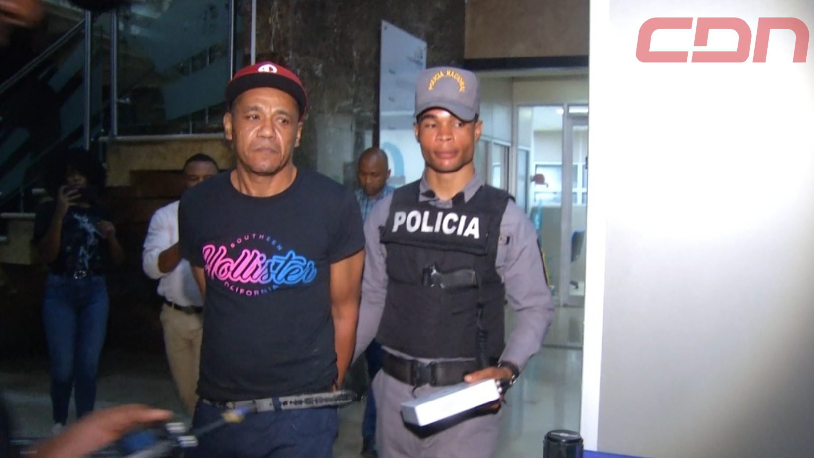 Se Entrega A Través De Cdn Hombre Buscado Por La Policía