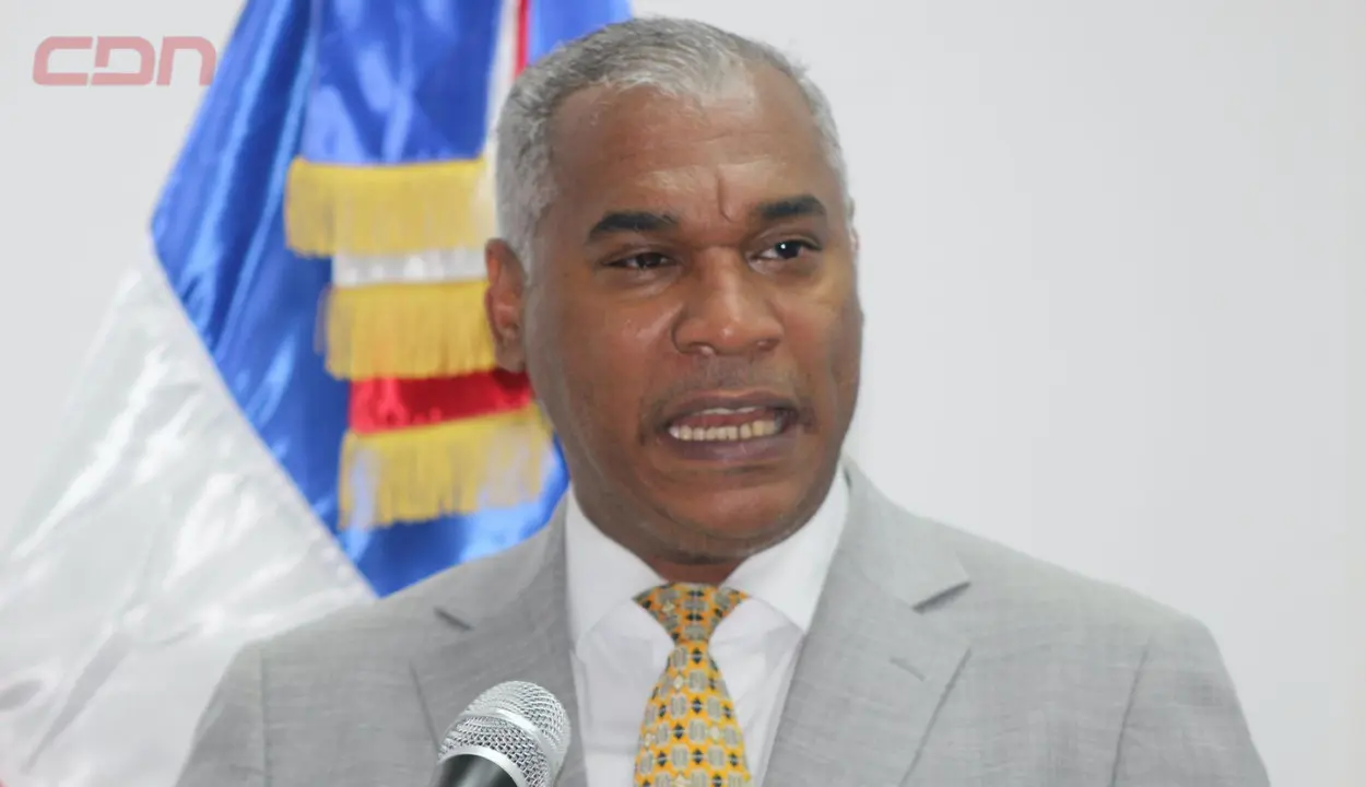 Roa Ogando: “Universidades titulan personas que no leen”