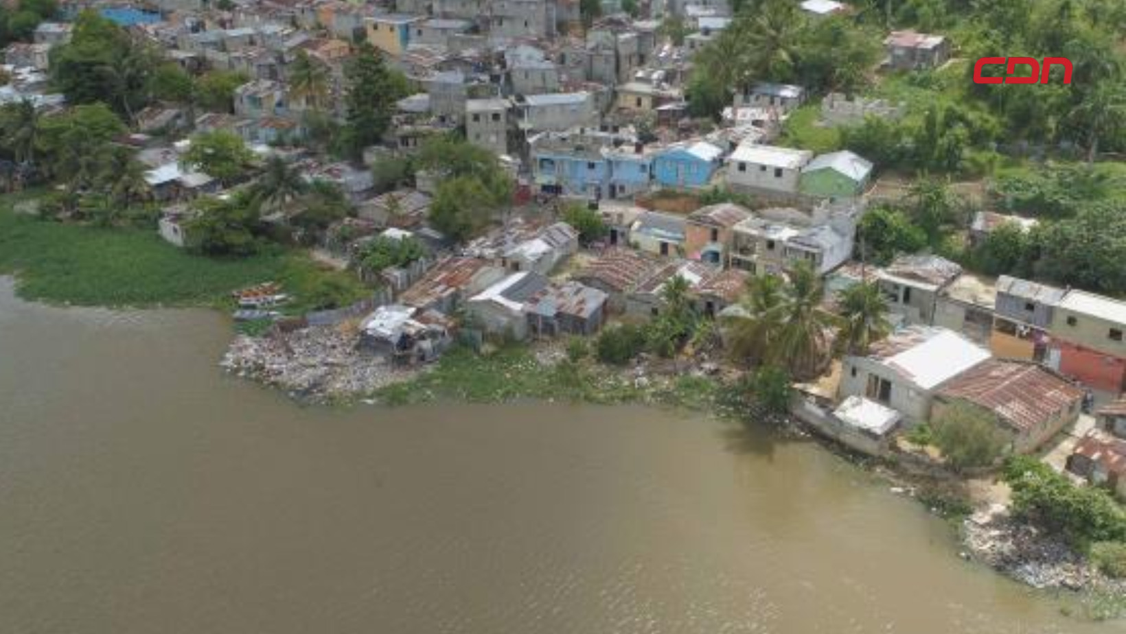 Moradores de La Zurza piden ayuda al Gobierno por crecida de río