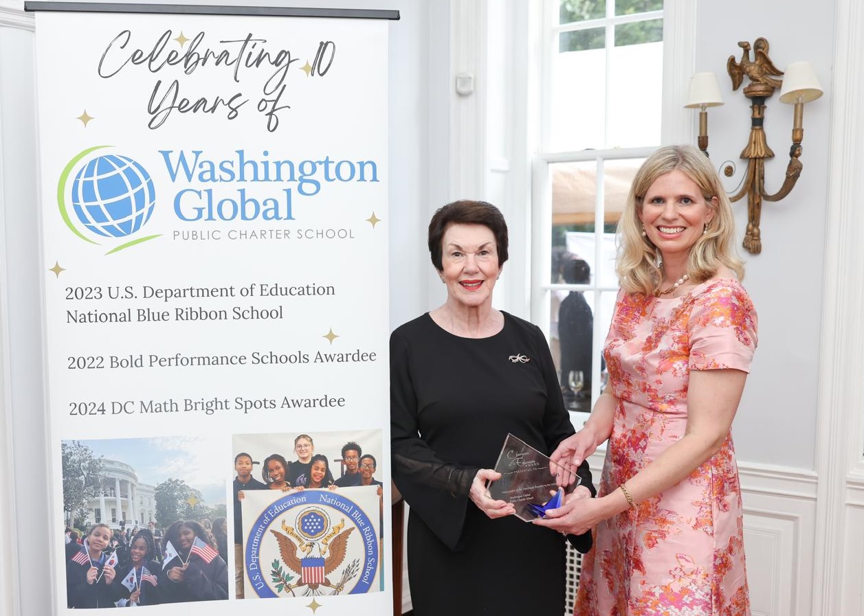 Embajadora Sonia Guzmán es reconocida por aportes a educación