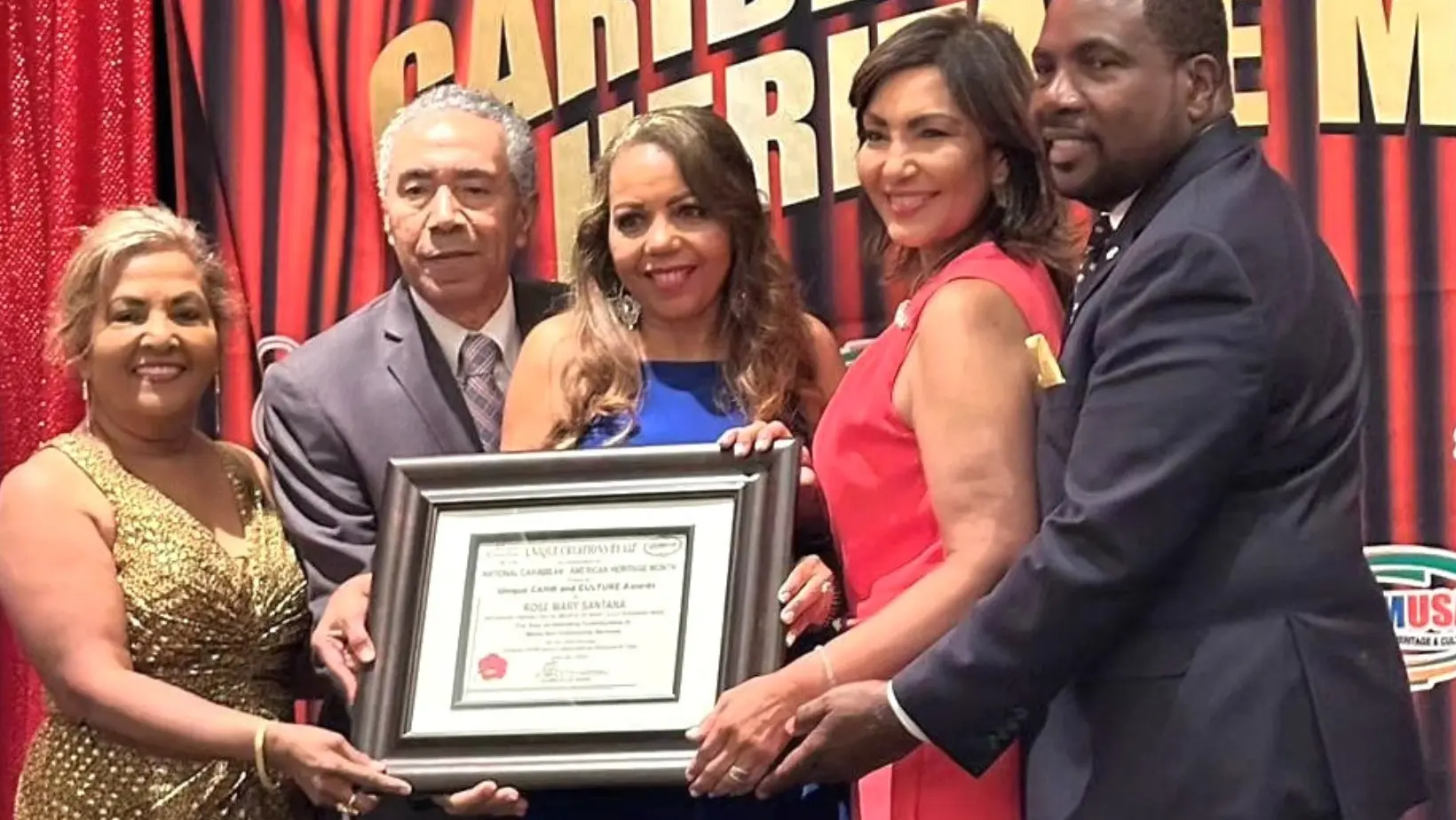 Periodista dominicana gana “Mujer Influencia Hispana en EEUU”