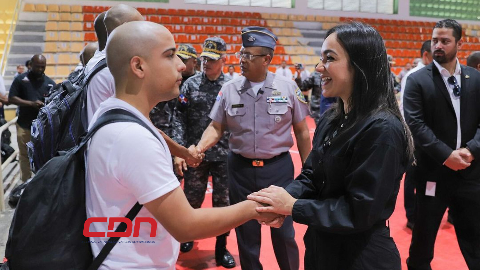Ministra Faride recibe 775 nuevos aspirantes a policía