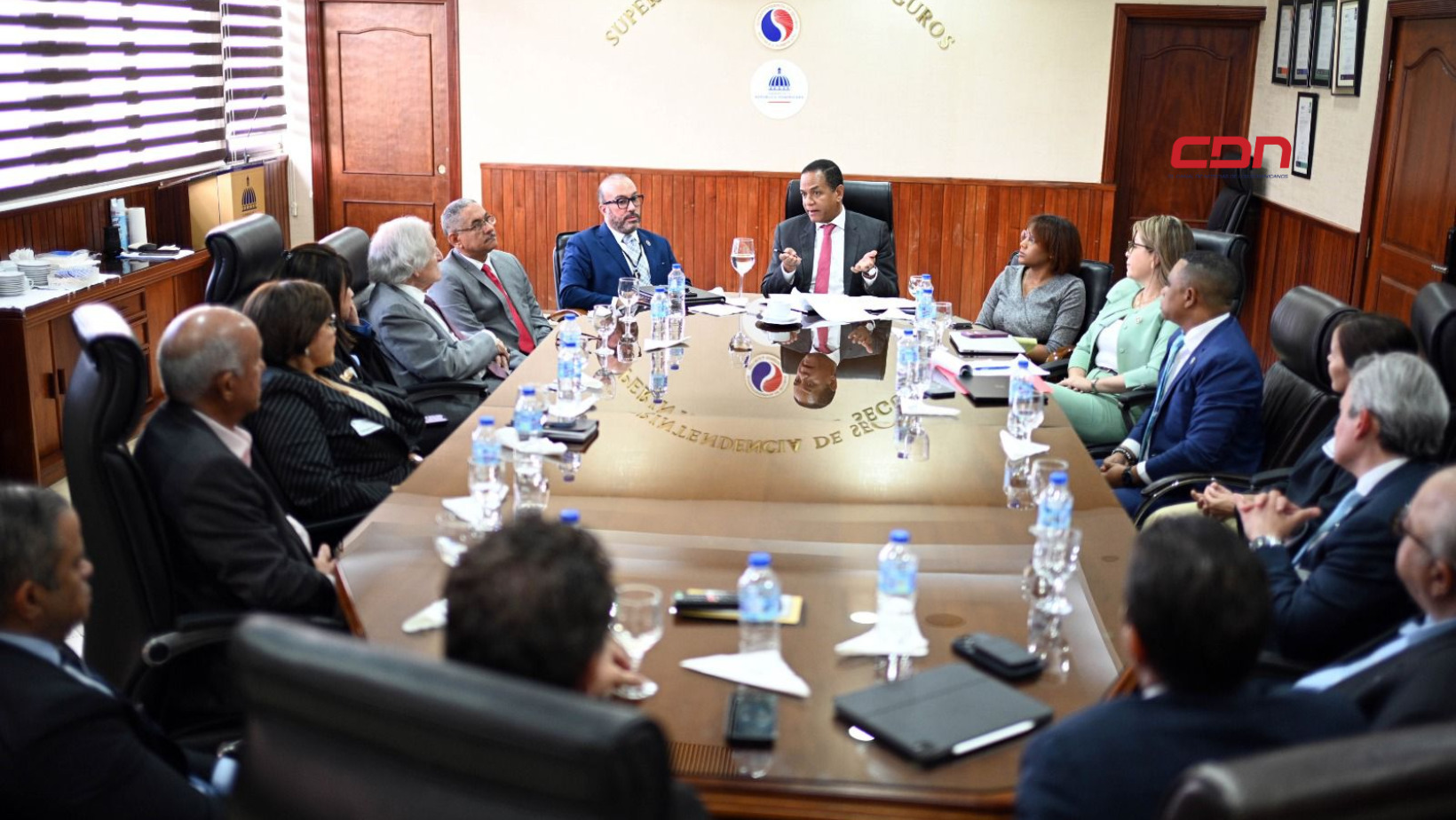 Cadoar inicia diálogo para fortalecer el sector asegurador