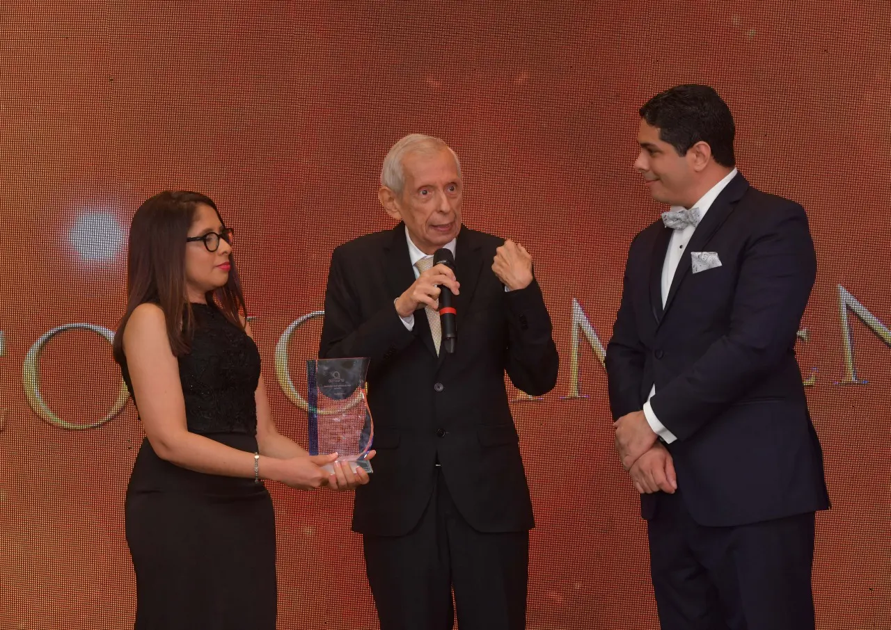 Acroarte reconoce a Luis Beiro y otras figuras en noche de gala