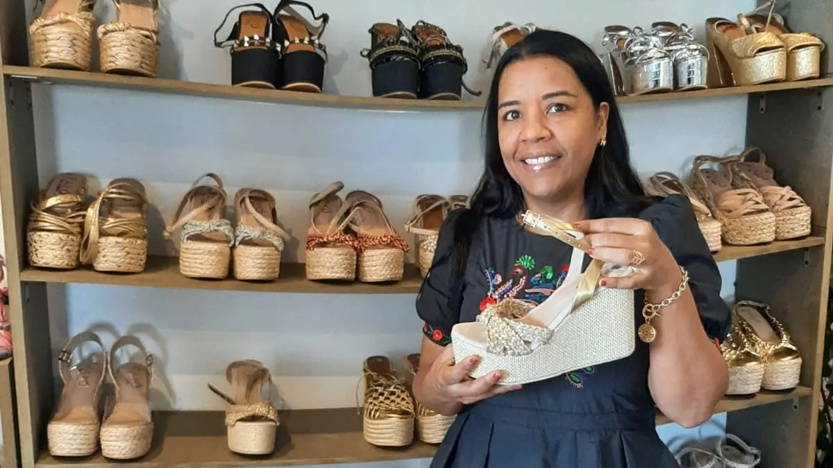 Yakaira Matos sabe de zapatos, los hace - Periódico elCaribe