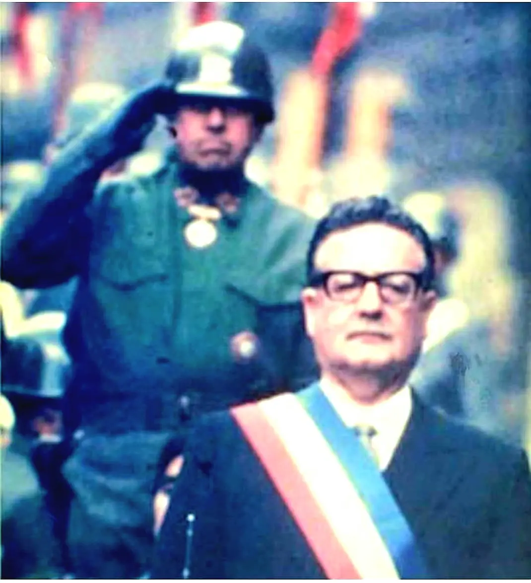 Los fantasmas de Allende y Pinochet deambulan más que nunca en Chile