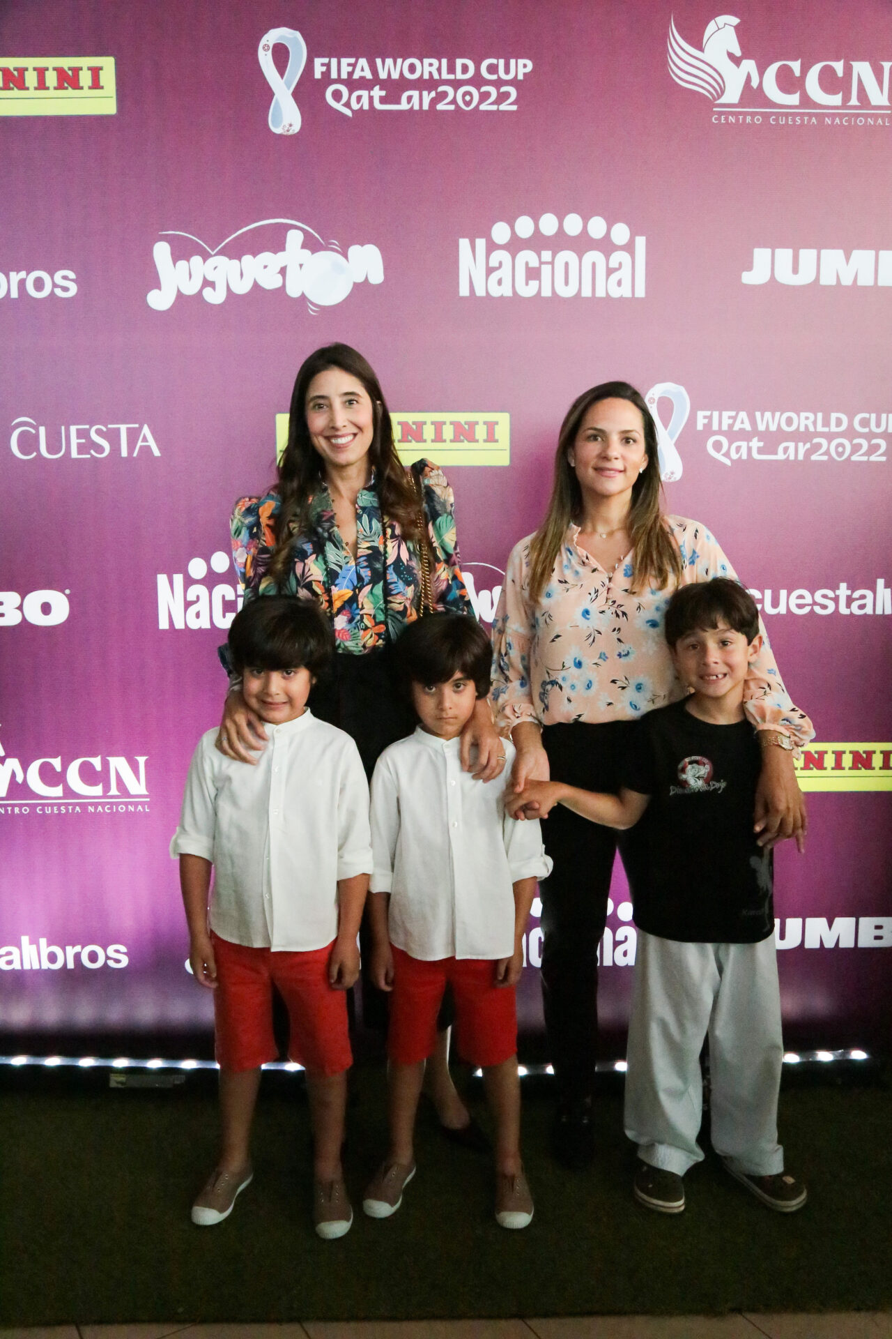 CCN presenta álbum y estampas Panini