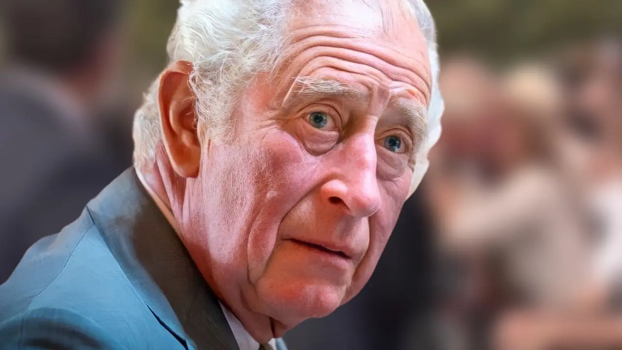 Las manos hinchadas del rey Carlos III prenden alarmas sobre su salud
