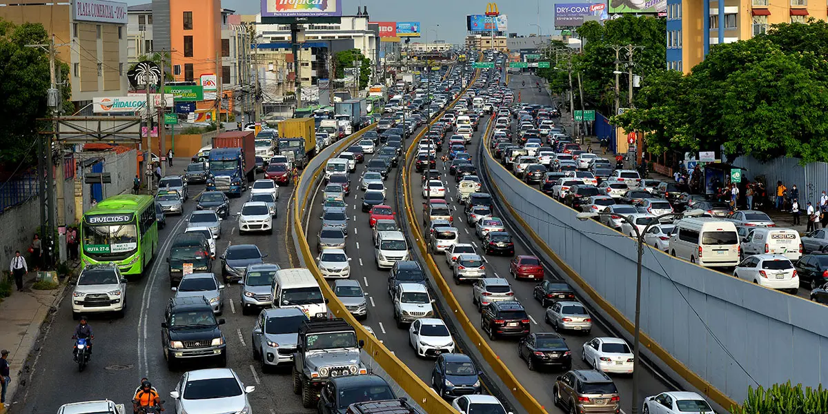 Falta de coordinación y planificación hacen del tránsito un pandemonio