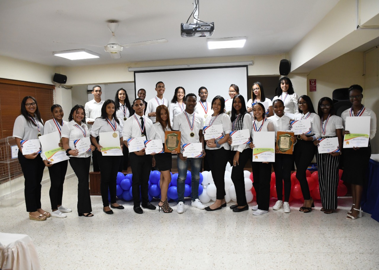 Regional 10 de Educación celebra "Mérito Estudiantil 2022"