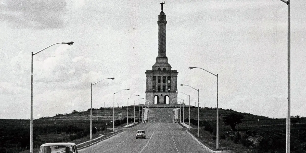 Monumento a los Héroes de la Restauración, más de 6 décadas siendo un ...