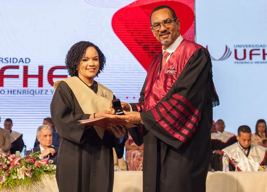 UFHEC inviste 3,087 nuevos profesionales