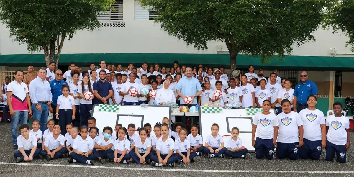 Entregan utilería al centro María Inmaculada - Periódico elCaribe