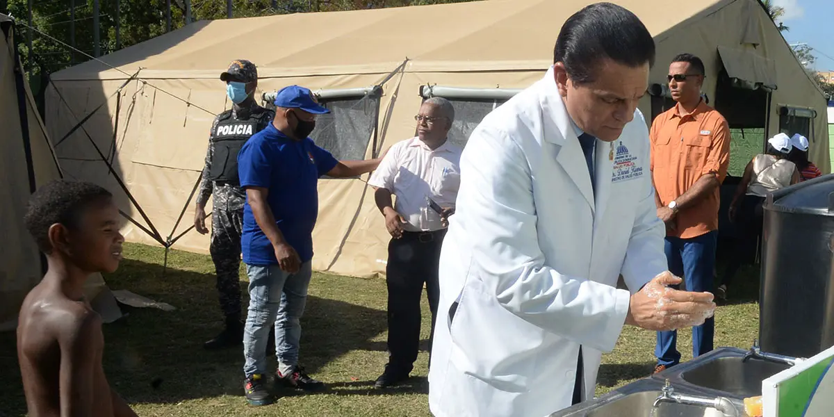Ministro de Salud visita La Zurza para dar seguimiento al cólera