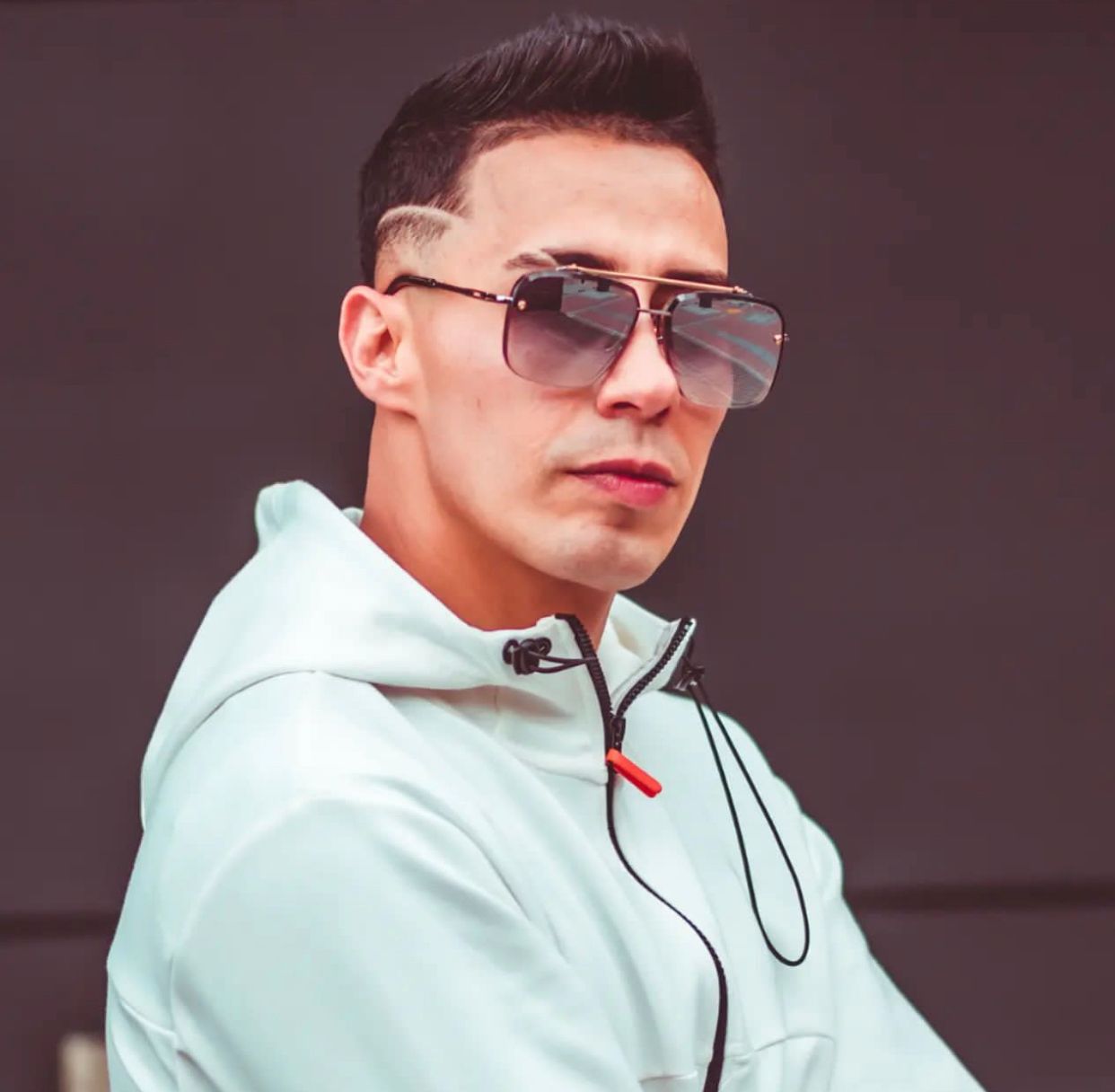 Dj Kofla presenta credenciales como cantante con el sencillo “Cali”