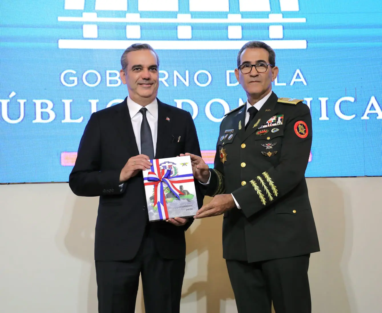 Abinader presenta el Libro Blanco de la Defensa de República Dominicana