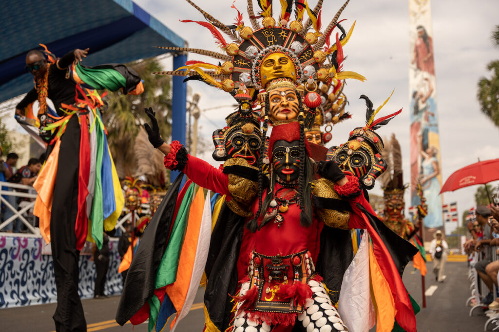 Realizan Desfile Nacional del Carnaval