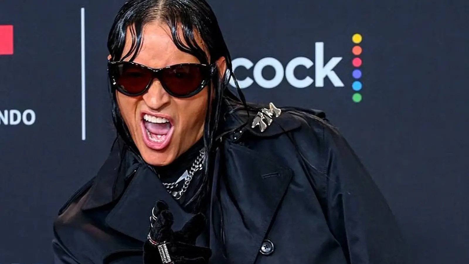 Elvis Crespo se pintó el cabello en apoyo a Puerto Rico, parece señora