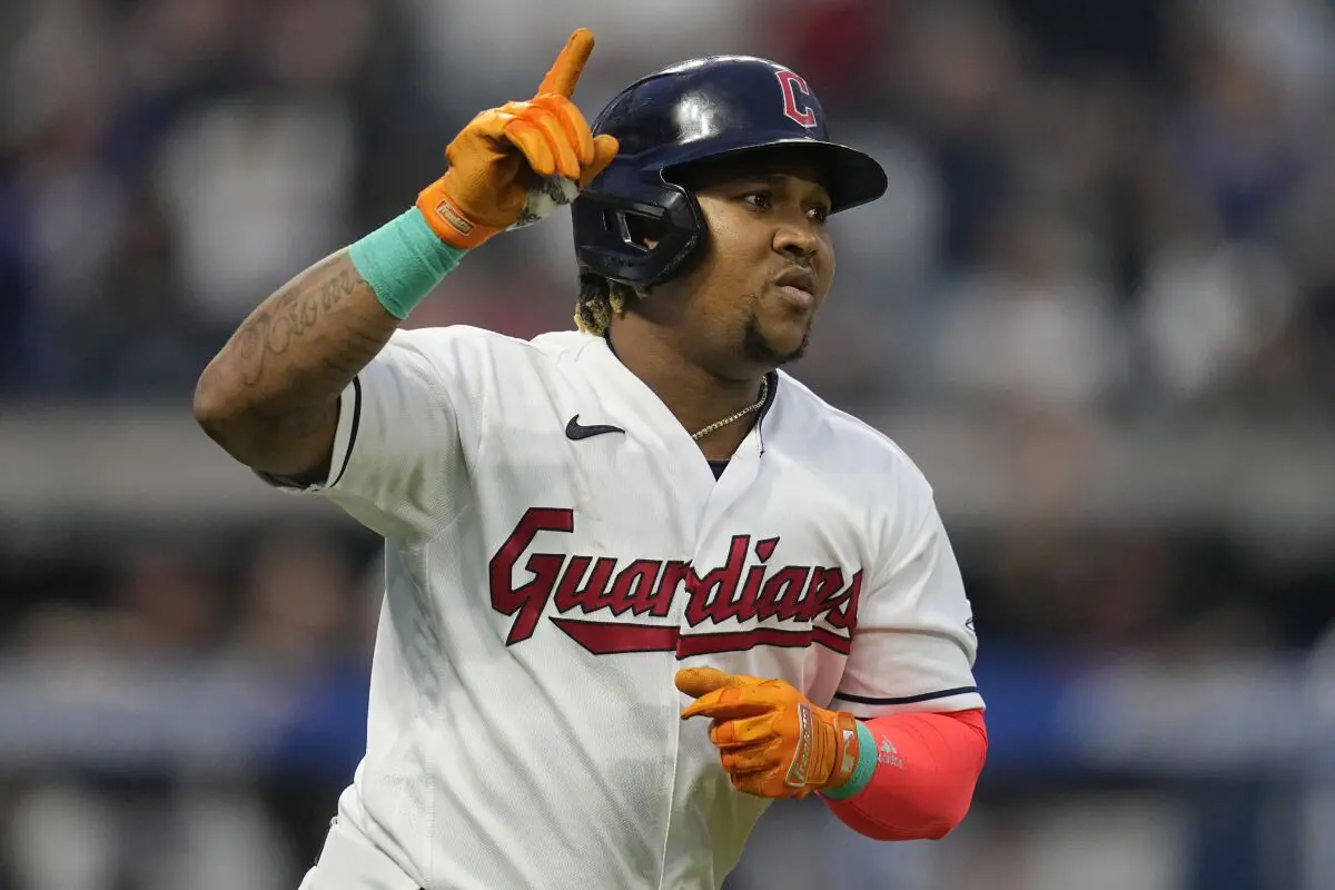 José Ramirez la saca tres veces para romper serie de hazañas y récords