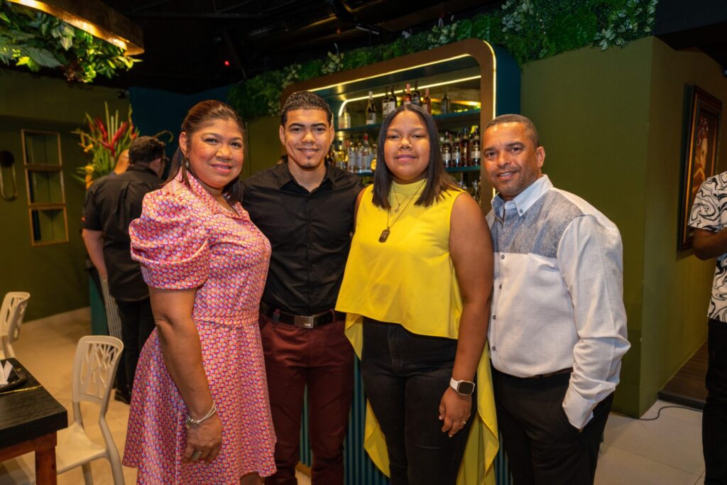 Inauguran el restaurante Antía